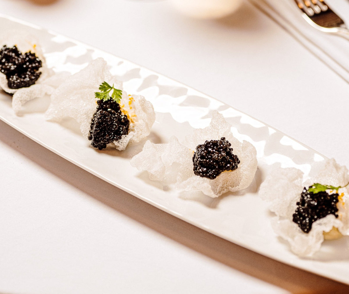 Feuille de riz croustillante mimosa et caviar – MAISON DU CAVIAR